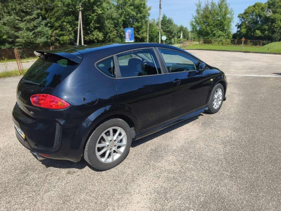 Black SEAT Leon 2012 in Utena, with an engine capacity of 1.60 L and mileage of 260 thousand km for 3550 €, photo 14 on AUTOMOTO.COM.LV