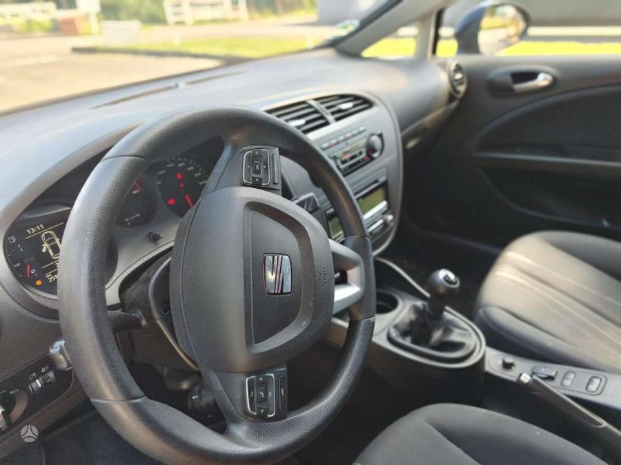 Black SEAT Leon 2012 in Utena, with an engine capacity of 1.60 L and mileage of 260 thousand km for 3550 €, photo 17 on AUTOMOTO.COM.LV