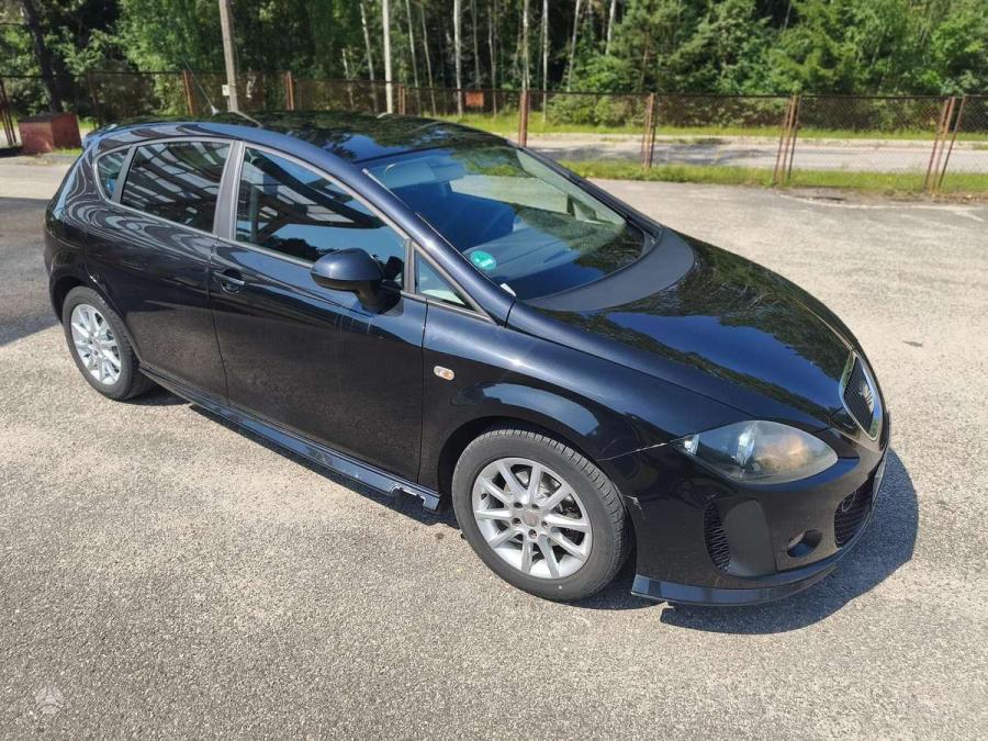 Black SEAT Leon 2012 in Utena, with an engine capacity of 1.60 L and mileage of 260 thousand km for 3550 €, photo 18 on AUTOMOTO.COM.LV