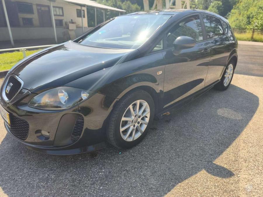Black SEAT Leon 2012 in Utena, with an engine capacity of 1.60 L and mileage of 260 thousand km for 3550 €, photo 26 on AUTOMOTO.COM.LV