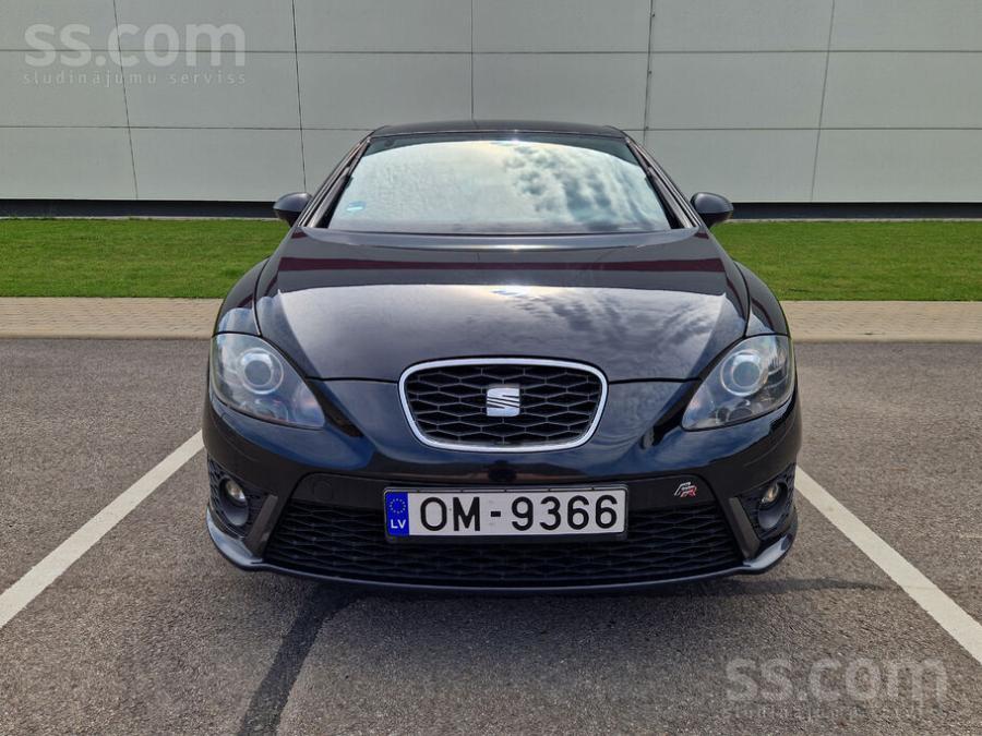 Black SEAT Leon 2012 in Riga, with an engine capacity of 1.80 L and mileage of 209 thousand km for 4280 €, photo 3 on AUTOMOTO.COM.LV