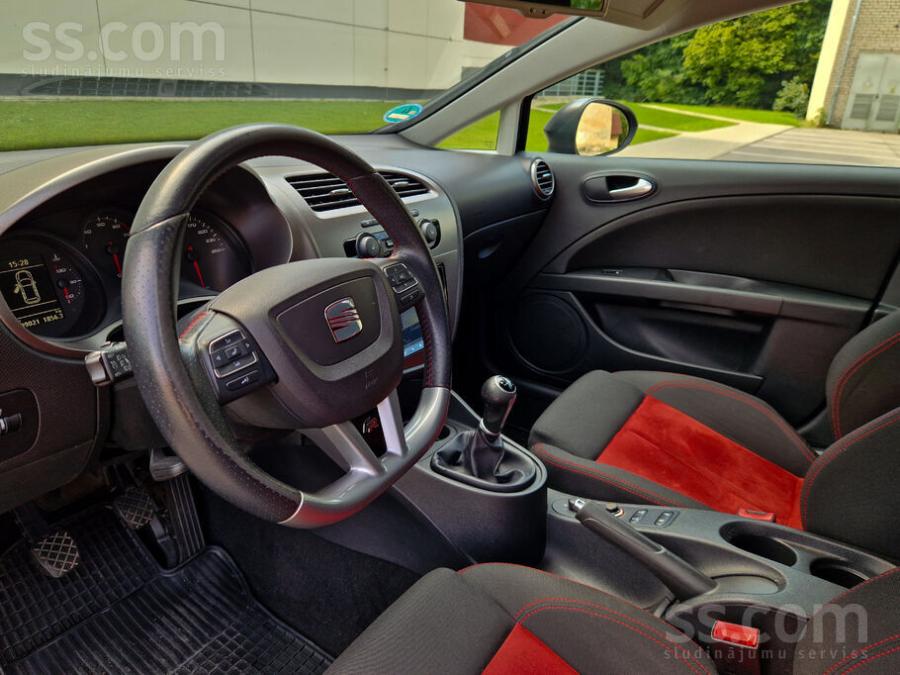 Black SEAT Leon 2012 in Riga, with an engine capacity of 1.80 L and mileage of 209 thousand km for 4280 €, photo 8 on AUTOMOTO.COM.LV