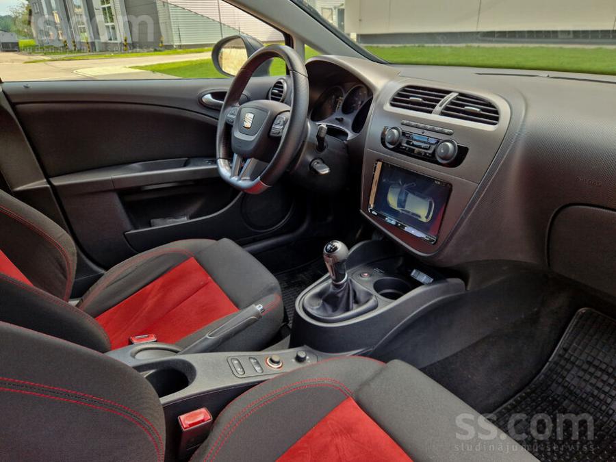 Black SEAT Leon 2012 in Riga, with an engine capacity of 1.80 L and mileage of 209 thousand km for 4280 €, photo 10 on AUTOMOTO.COM.LV