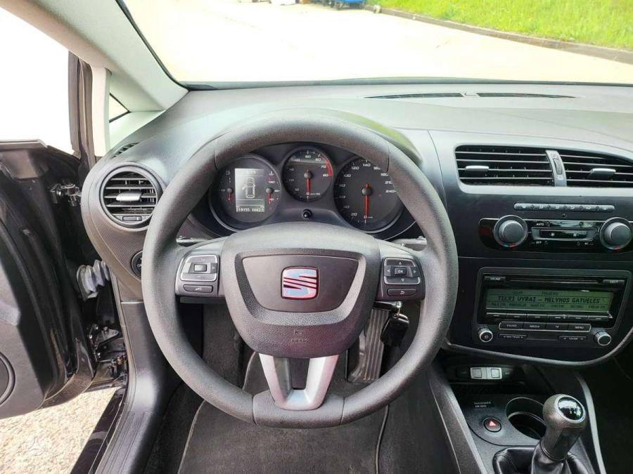 Black SEAT Leon 2013 in Alytus, with an engine capacity of 1.20 L and mileage of 219 thousand km for 3190 €, photo 7 on AUTOMOTO.COM.LV