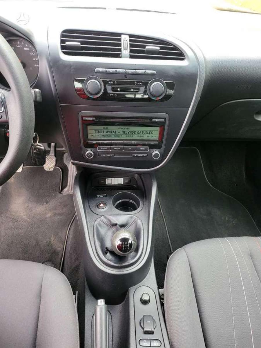 Black SEAT Leon 2013 in Alytus, with an engine capacity of 1.20 L and mileage of 219 thousand km for 3190 €, photo 9 on AUTOMOTO.COM.LV