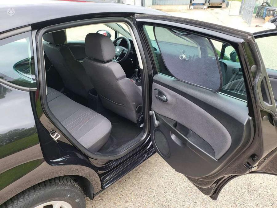 Black SEAT Leon 2013 in Alytus, with an engine capacity of 1.20 L and mileage of 219 thousand km for 3190 €, photo 12 on AUTOMOTO.COM.LV