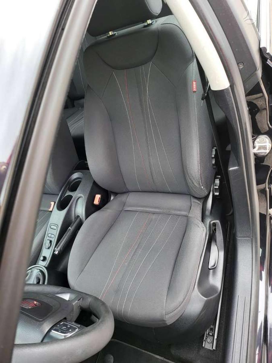 Black SEAT Leon 2013 in Alytus, with an engine capacity of 1.20 L and mileage of 219 thousand km for 3190 €, photo 16 on AUTOMOTO.COM.LV