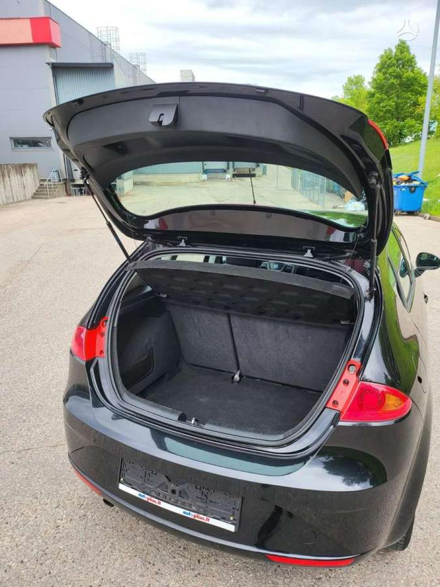 Black SEAT Leon 2013 in Alytus, with an engine capacity of 1.20 L and mileage of 219 thousand km for 3190 €, photo 25 on AUTOMOTO.COM.LV