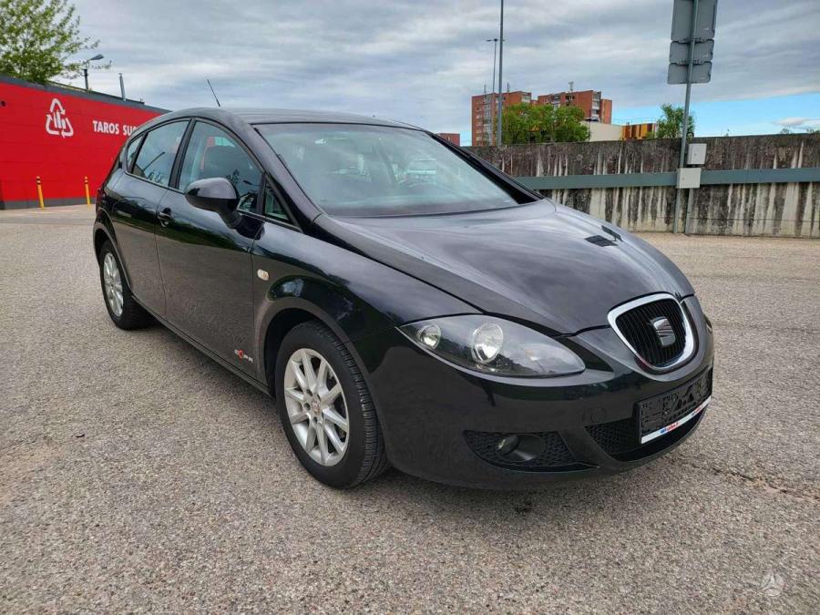 Black SEAT Leon 2013 in Alytus, with an engine capacity of 1.20 L and mileage of 219 thousand km for 3190 €, photo 32 on AUTOMOTO.COM.LV