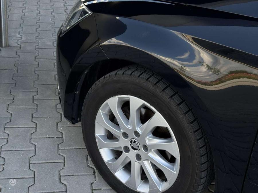 Black SEAT Leon 2016 in Vilnius, with an engine capacity of 1.60 L and mileage of 282 thousand km for 6500 €, photo 8 on AUTOMOTO.COM.LV