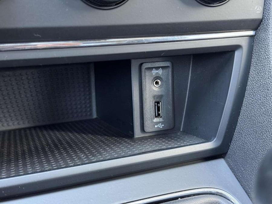Black SEAT Leon 2016 in Vilnius, with an engine capacity of 1.60 L and mileage of 282 thousand km for 6500 €, photo 12 on AUTOMOTO.COM.LV
