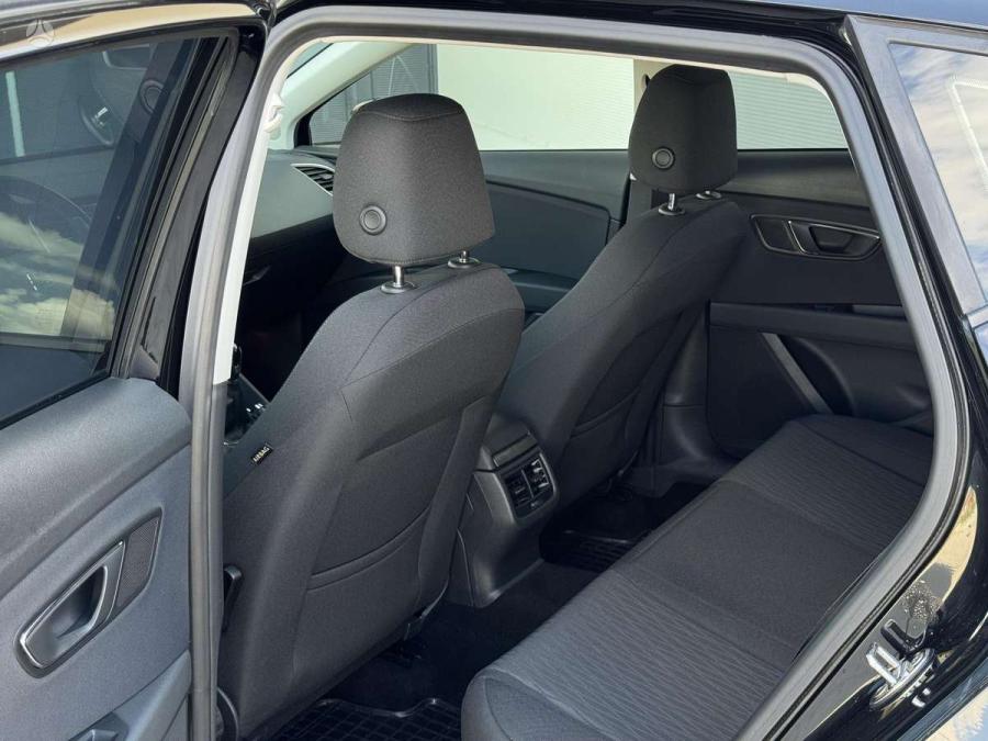 Black SEAT Leon 2016 in Vilnius, with an engine capacity of 1.60 L and mileage of 282 thousand km for 6500 €, photo 15 on AUTOMOTO.COM.LV