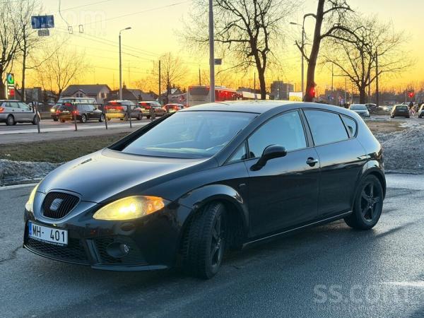 Black SEAT Leon 2007 in Riga, with an engine capacity of 2.00 L and mileage of 258 thousand km for 1700 €, photo 2 on AUTOMOTO.COM.LV