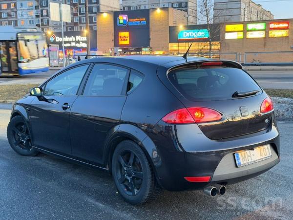 Black SEAT Leon 2007 in Riga, with an engine capacity of 2.00 L and mileage of 258 thousand km for 1700 €, photo 3 on AUTOMOTO.COM.LV