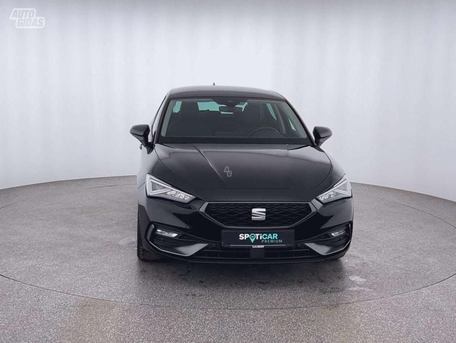 Black SEAT Leon 2021 in Kaunas, with an engine capacity of 1.50 L and mileage of 22 thousand km for 22369 €, photo 2 on AUTOMOTO.COM.LV
