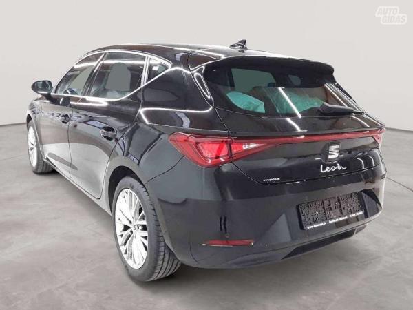 Black SEAT Leon 2022 in Kaunas, with an engine capacity of 2.00 L and mileage of 62 thousand km for 24347 €, photo 2 on AUTOMOTO.COM.LV