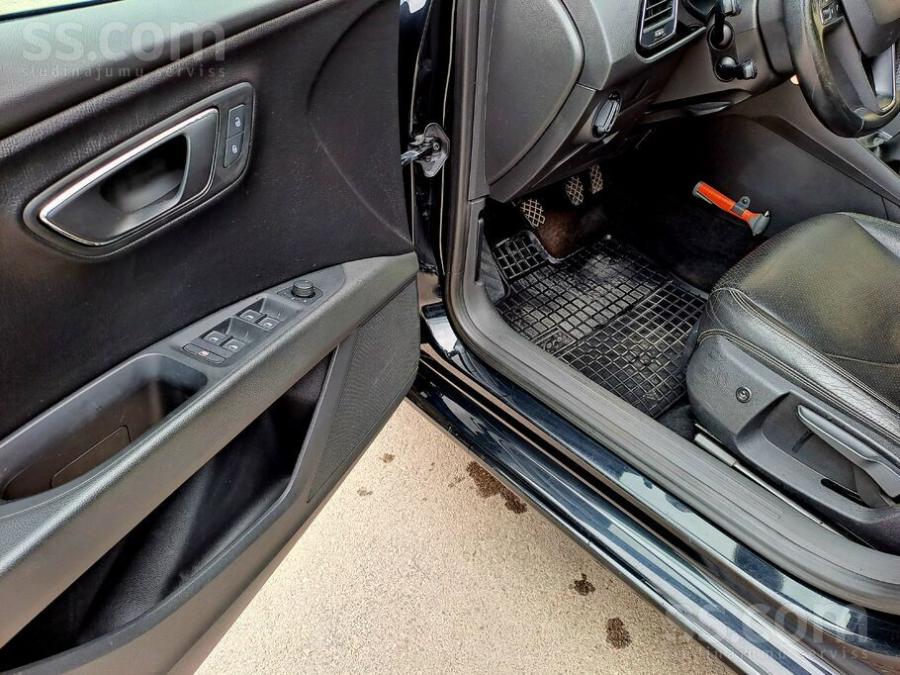 Black SEAT Leon 2014 in Tukums, with an engine capacity of 1.60 L and mileage of 328 thousand km for 4500 €, photo 11 on AUTOMOTO.COM.LV