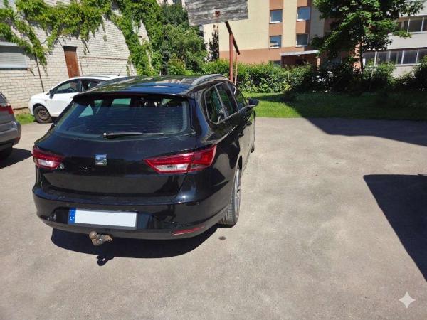 Black SEAT Leon 2014 in Kaunas, with an engine capacity of 1.60 L and mileage of 369 thousand km for 5200 €, photo 3 on AUTOMOTO.COM.LV