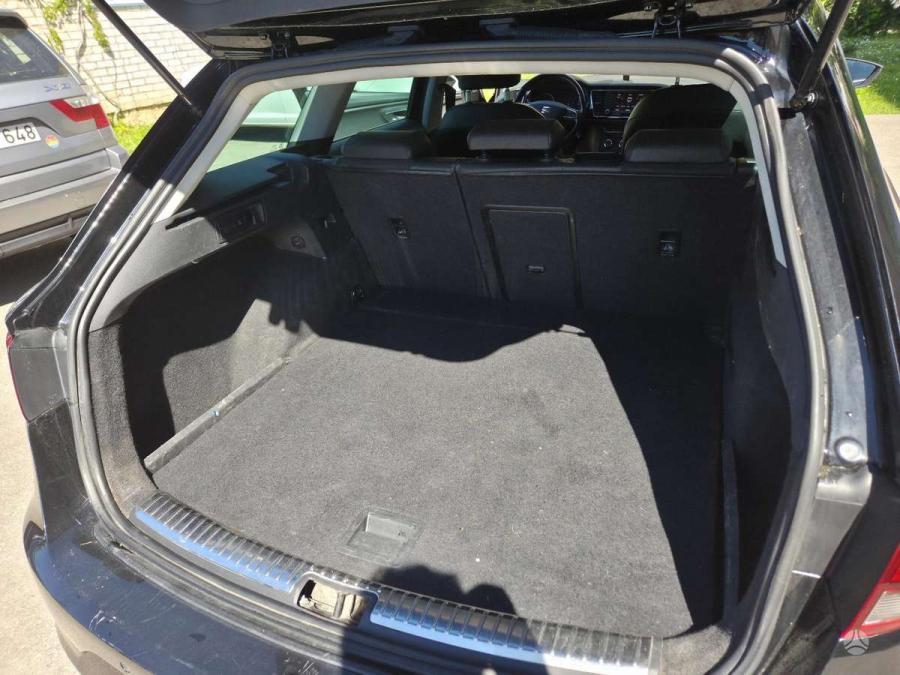 Black SEAT Leon 2014 in Kaunas, with an engine capacity of 1.60 L and mileage of 369 thousand km for 5200 €, photo 7 on AUTOMOTO.COM.LV