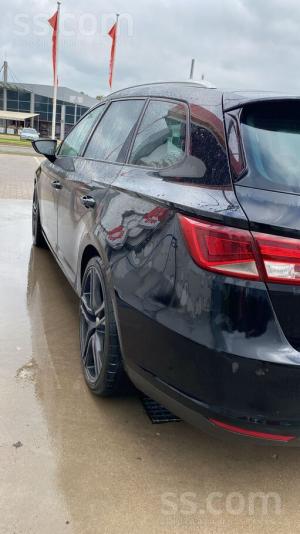 Black SEAT Leon 2014 in Kuldiga, with an engine capacity of 1.60 L and mileage of 30 thousand km for 4200 €, photo 5 on AUTOMOTO.COM.LV