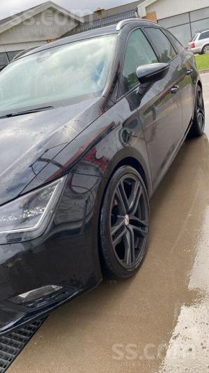 Black SEAT Leon 2014 in Kuldiga, with an engine capacity of 1.60 L and mileage of 30 thousand km for 4200 €, photo 6 on AUTOMOTO.COM.LV