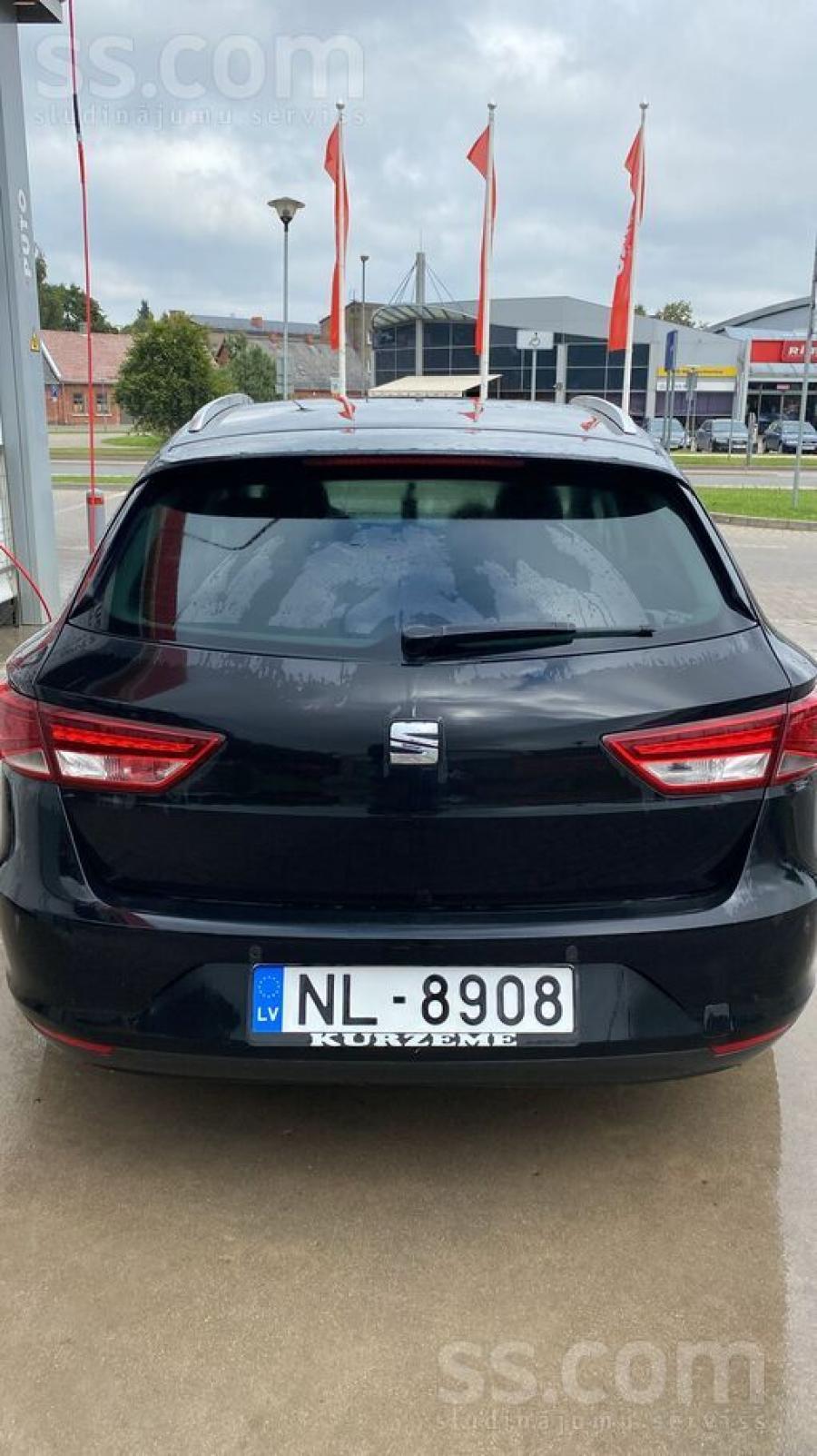 Melns SEAT Leon 2014 Kuldīga, ar dzinēja tilpumu 1.60 L un nobraukumu 342 tūkst. km par 4000 €, foto 3 vietnē AUTOMOTO.COM.LV