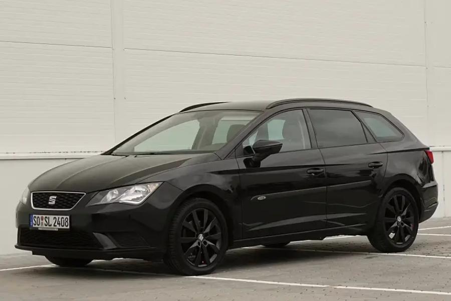 Black SEAT Leon 2015 in Riga, with an engine capacity of 1.60 L and mileage of 198 thousand km for 7650 €, photo 6 on AUTOMOTO.COM.LV