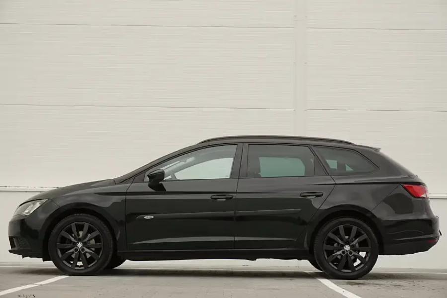 Black SEAT Leon 2015 in Riga, with an engine capacity of 1.60 L and mileage of 198 thousand km for 7650 €, photo 7 on AUTOMOTO.COM.LV