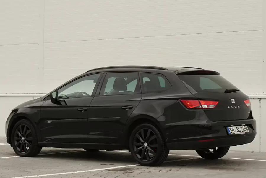 Black SEAT Leon 2015 in Riga, with an engine capacity of 1.60 L and mileage of 198 thousand km for 7650 €, photo 8 on AUTOMOTO.COM.LV