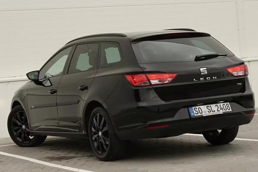 Black SEAT Leon 2015 in Riga, with an engine capacity of 1.60 L and mileage of 198 thousand km for 7650 €, photo 9 on AUTOMOTO.COM.LV