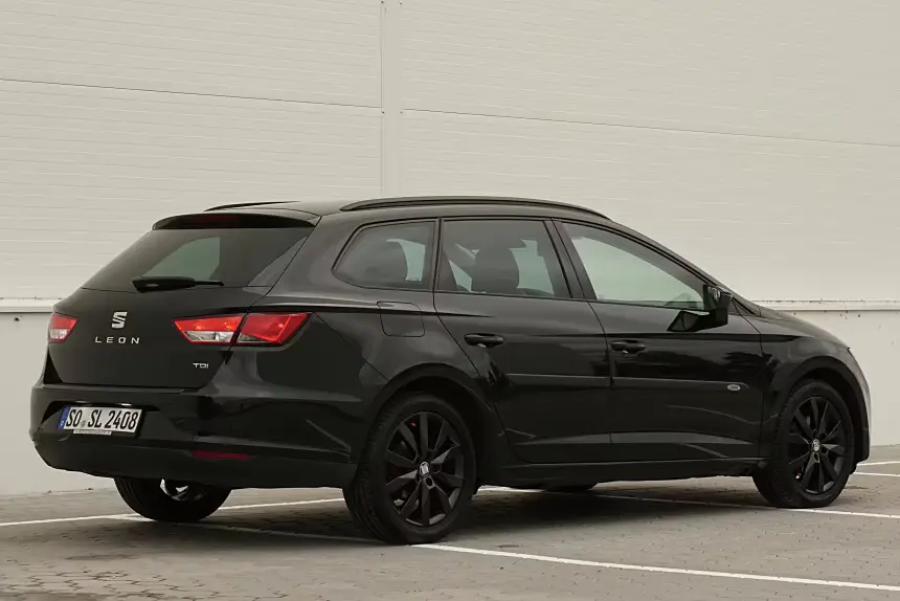 Black SEAT Leon 2015 in Riga, with an engine capacity of 1.60 L and mileage of 198 thousand km for 7650 €, photo 11 on AUTOMOTO.COM.LV