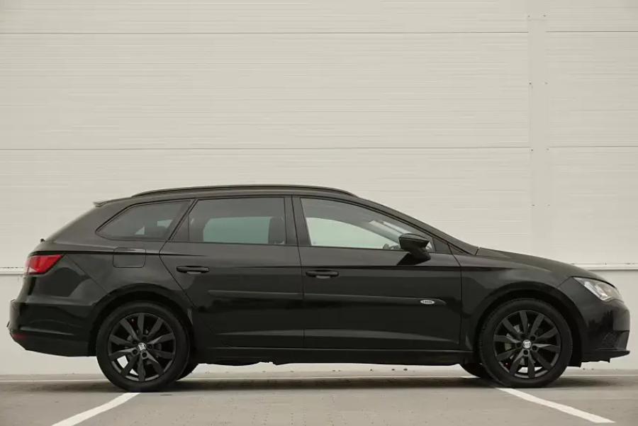 Black SEAT Leon 2015 in Riga, with an engine capacity of 1.60 L and mileage of 198 thousand km for 7650 €, photo 12 on AUTOMOTO.COM.LV