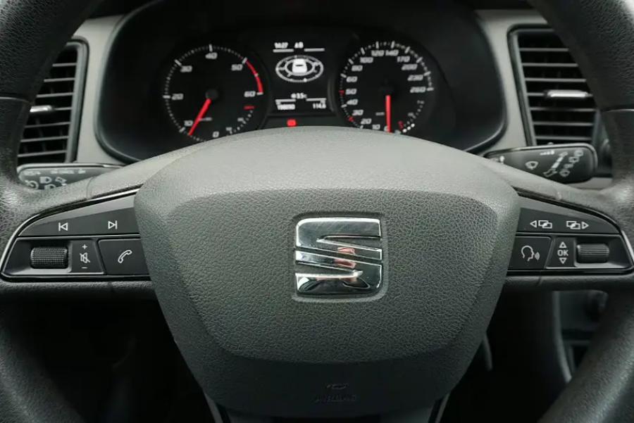 Black SEAT Leon 2015 in Riga, with an engine capacity of 1.60 L and mileage of 198 thousand km for 7650 €, photo 19 on AUTOMOTO.COM.LV