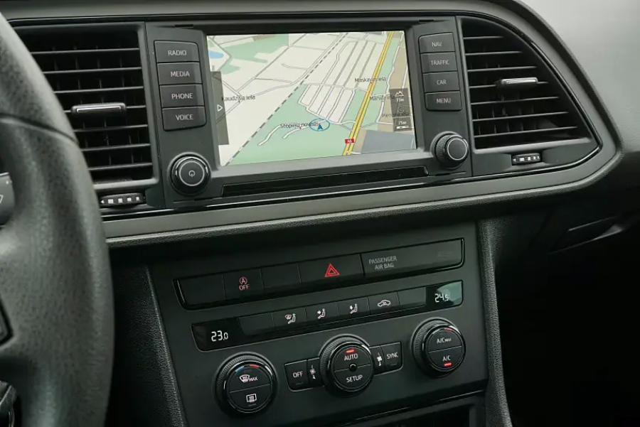 Black SEAT Leon 2015 in Riga, with an engine capacity of 1.60 L and mileage of 198 thousand km for 7650 €, photo 21 on AUTOMOTO.COM.LV