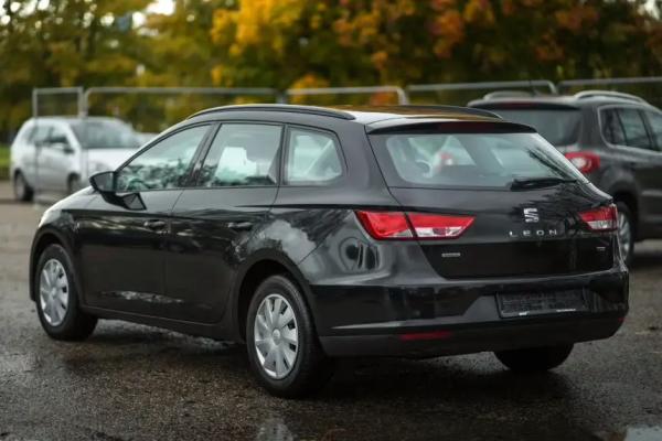 Melns SEAT Leon 2015 Liepāja, ar dzinēja tilpumu 1.60 L un nobraukumu 158 tūkst. km par 8350 €, foto 2 vietnē AUTOMOTO.COM.LV