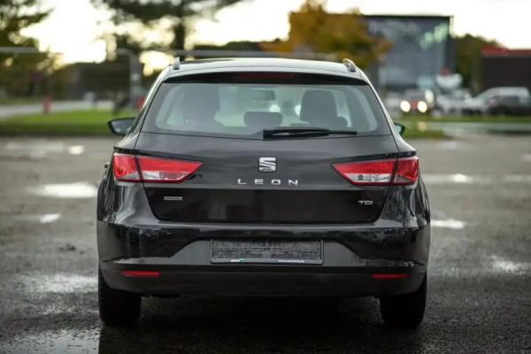 Melns SEAT Leon 2015 Liepāja, ar dzinēja tilpumu 1.60 L un nobraukumu 158 tūkst. km par 8350 €, foto 3 vietnē AUTOMOTO.COM.LV