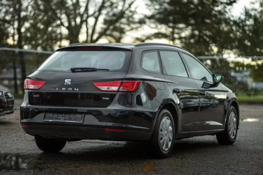 Black SEAT Leon 2015 in Liepaja, with an engine capacity of 1.60 L and mileage of 158 thousand km for 8350 €, photo 5 on AUTOMOTO.COM.LV