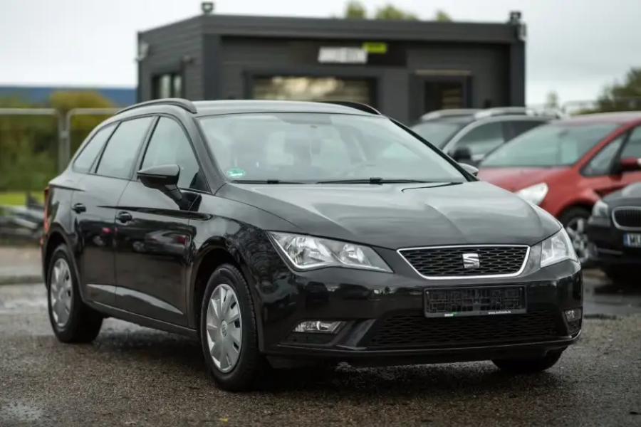Black SEAT Leon 2015 in Liepaja, with an engine capacity of 1.60 L and mileage of 158 thousand km for 8350 €, photo 7 on AUTOMOTO.COM.LV