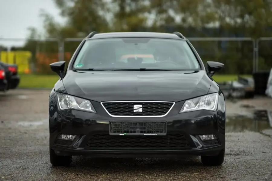 Black SEAT Leon 2015 in Liepaja, with an engine capacity of 1.60 L and mileage of 158 thousand km for 8350 €, photo 8 on AUTOMOTO.COM.LV