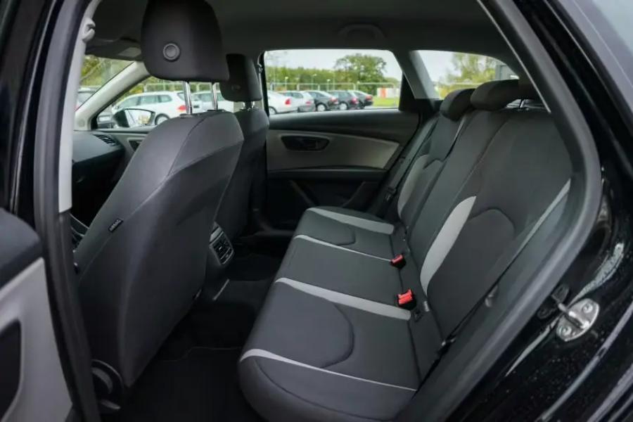 Black SEAT Leon 2015 in Liepaja, with an engine capacity of 1.60 L and mileage of 158 thousand km for 8350 €, photo 12 on AUTOMOTO.COM.LV