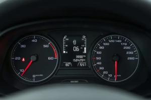 Black SEAT Leon 2015 in Liepaja, with an engine capacity of 1.60 L and mileage of 158 thousand km for 8350 €, photo 14 on AUTOMOTO.COM.LV