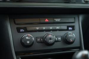 Black SEAT Leon 2015 in Liepaja, with an engine capacity of 1.60 L and mileage of 158 thousand km for 8350 €, photo 16 on AUTOMOTO.COM.LV