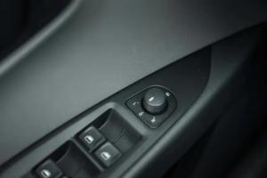 Black SEAT Leon 2015 in Liepaja, with an engine capacity of 1.60 L and mileage of 158 thousand km for 8350 €, photo 18 on AUTOMOTO.COM.LV