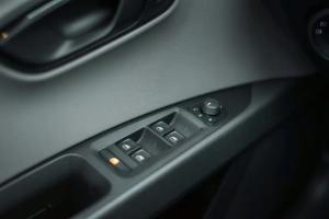Black SEAT Leon 2015 in Liepaja, with an engine capacity of 1.60 L and mileage of 158 thousand km for 8350 €, photo 19 on AUTOMOTO.COM.LV