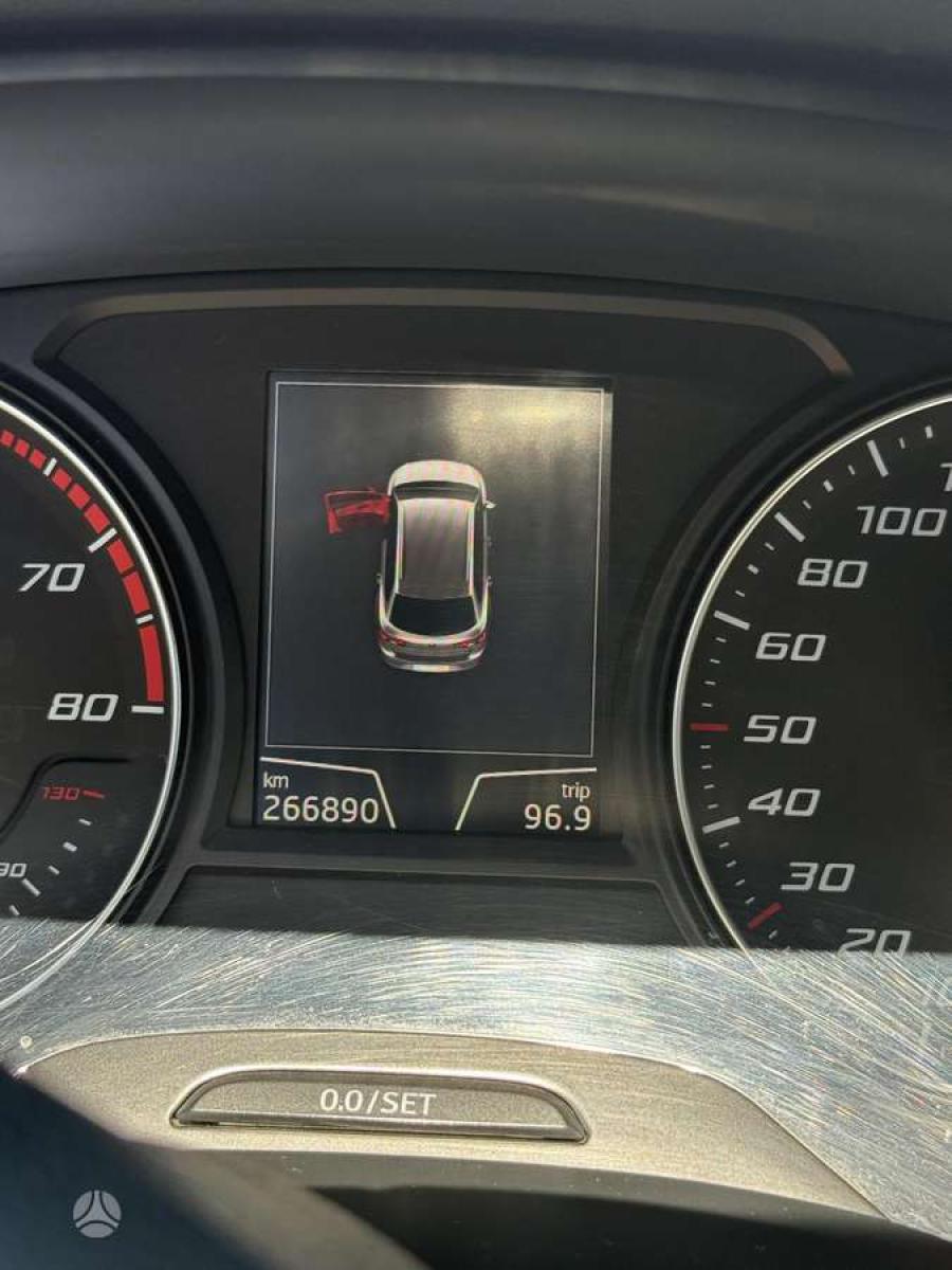 Black SEAT Leon 2015 in Kaunas, with an engine capacity of 1.40 L and mileage of 267 thousand km for 11500 €, photo 10 on AUTOMOTO.COM.LV