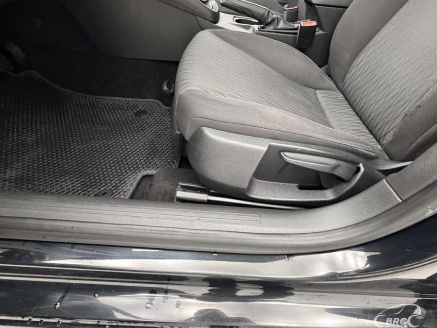 Black SEAT Leon 2015 in Vilnius, with an engine capacity of 1.60 L and mileage of 201 thousand km for 6300 €, photo 23 on AUTOMOTO.COM.LV