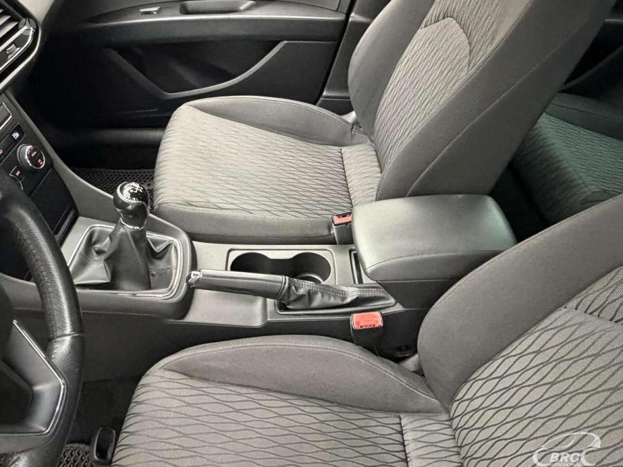 Black SEAT Leon 2015 in Vilnius, with an engine capacity of 1.60 L and mileage of 201 thousand km for 6300 €, photo 25 on AUTOMOTO.COM.LV
