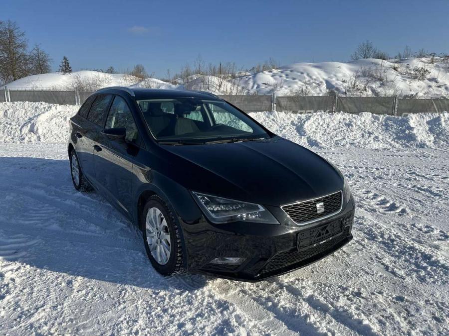 Black SEAT Leon 2016 in Ukmerge, with an engine capacity of 1.60 L and mileage of 247 thousand km for 5350 €, photo 3 on AUTOMOTO.COM.LV