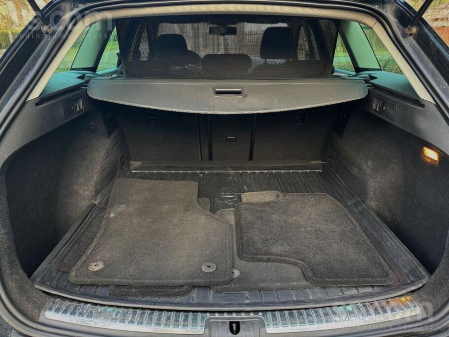 Black SEAT Leon 2016 in Riga, with an engine capacity of 2.00 L and mileage of 227 thousand km for 8350 €, photo 12 on AUTOMOTO.COM.LV