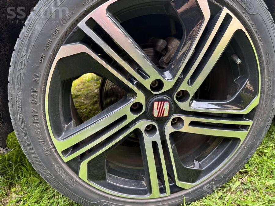 Black SEAT Leon 2016 in Talsi, with an engine capacity of 1.60 L and mileage of 306 thousand km for 7000 €, photo 7 on AUTOMOTO.COM.LV
